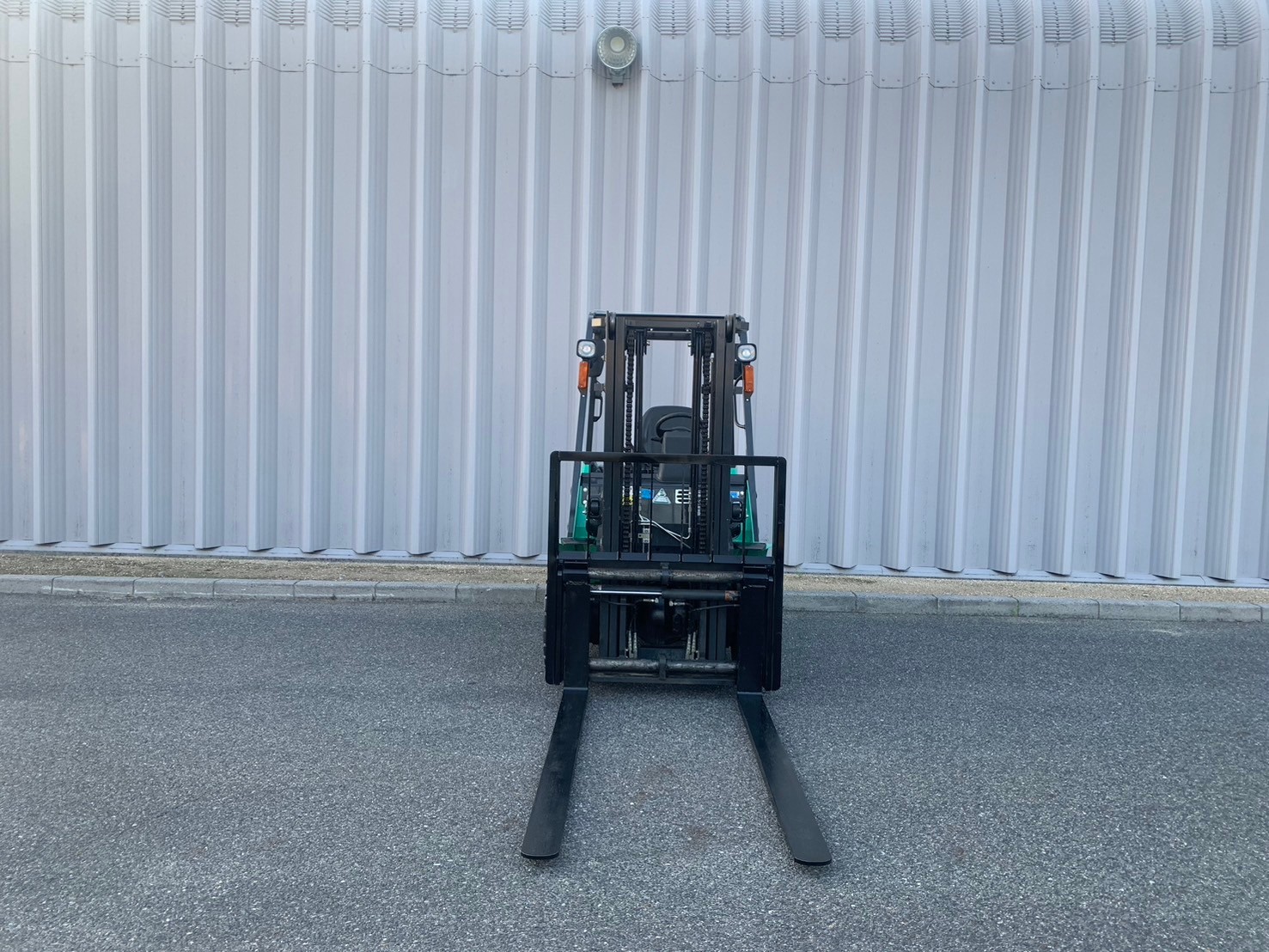 三菱中古フォークリフト【FDE30P-T】[No.106]高所作業に適した車両です！ | 中古フォークリフト | フォークリフトの中古販売・買取・レンタル・メンテナンスならフジ自動車工業株式会社