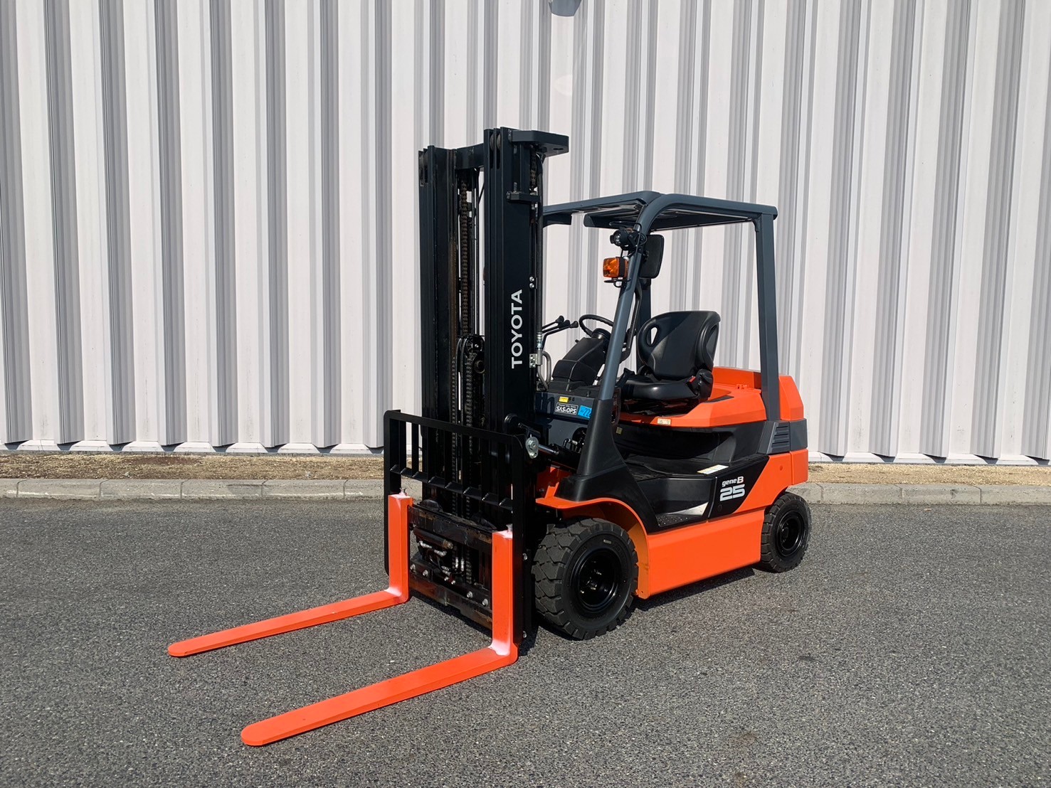 トヨタ中古フォークリフト【8FB25】[No.228]高所作業に最適！サイドシフト付き！ | 中古フォークリフト | フォークリフトの中古販売・買取・レンタル・メンテナンスならフジ自動車工業株式会社