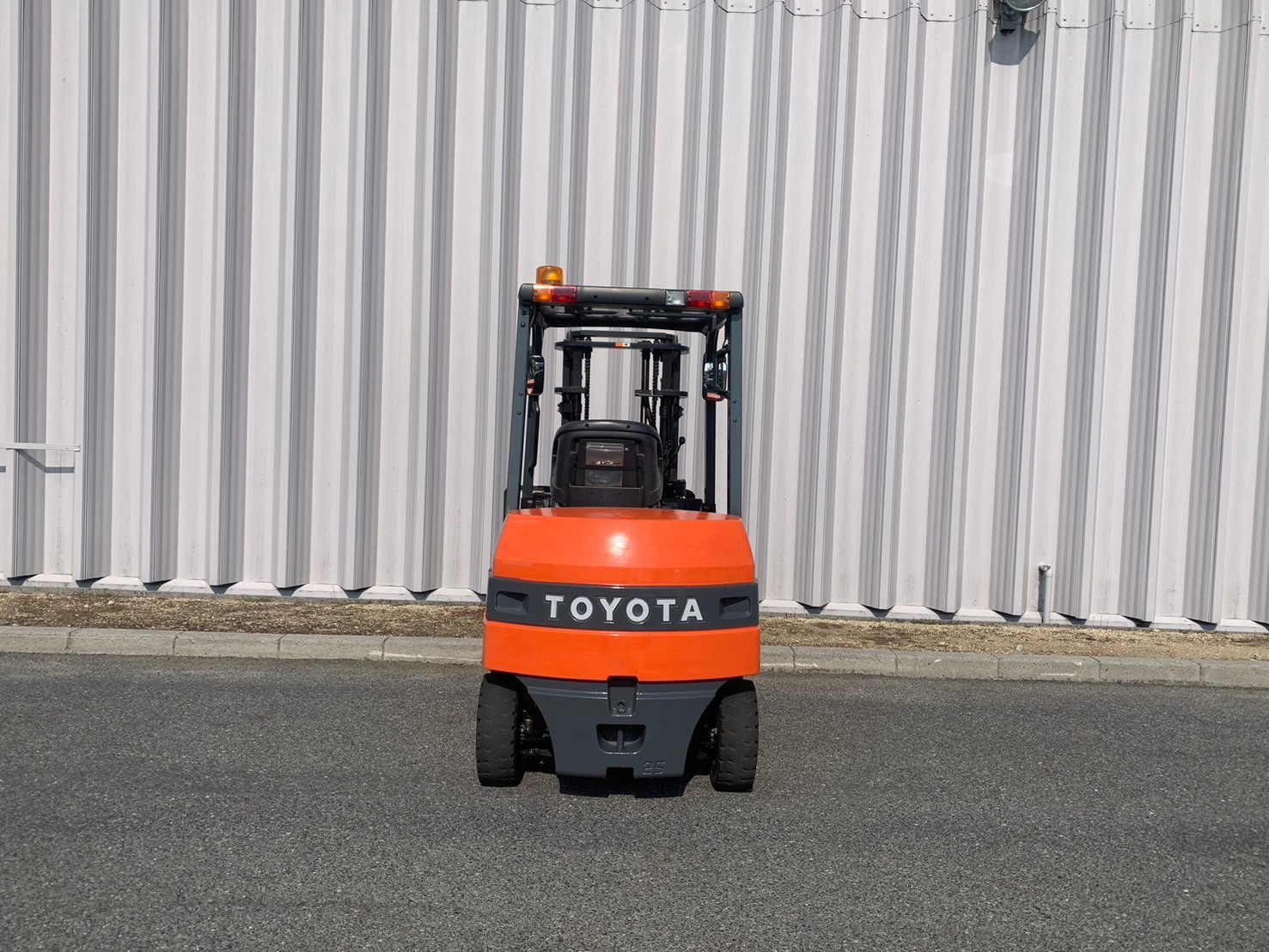 トヨタ中古フォークリフト【8FB25】[No.229]屋内の高所作業に最適な車両です！ | 中古フォークリフト | フォークリフトの中古販売・買取・レンタル・メンテナンスならフジ自動車工業株式会社