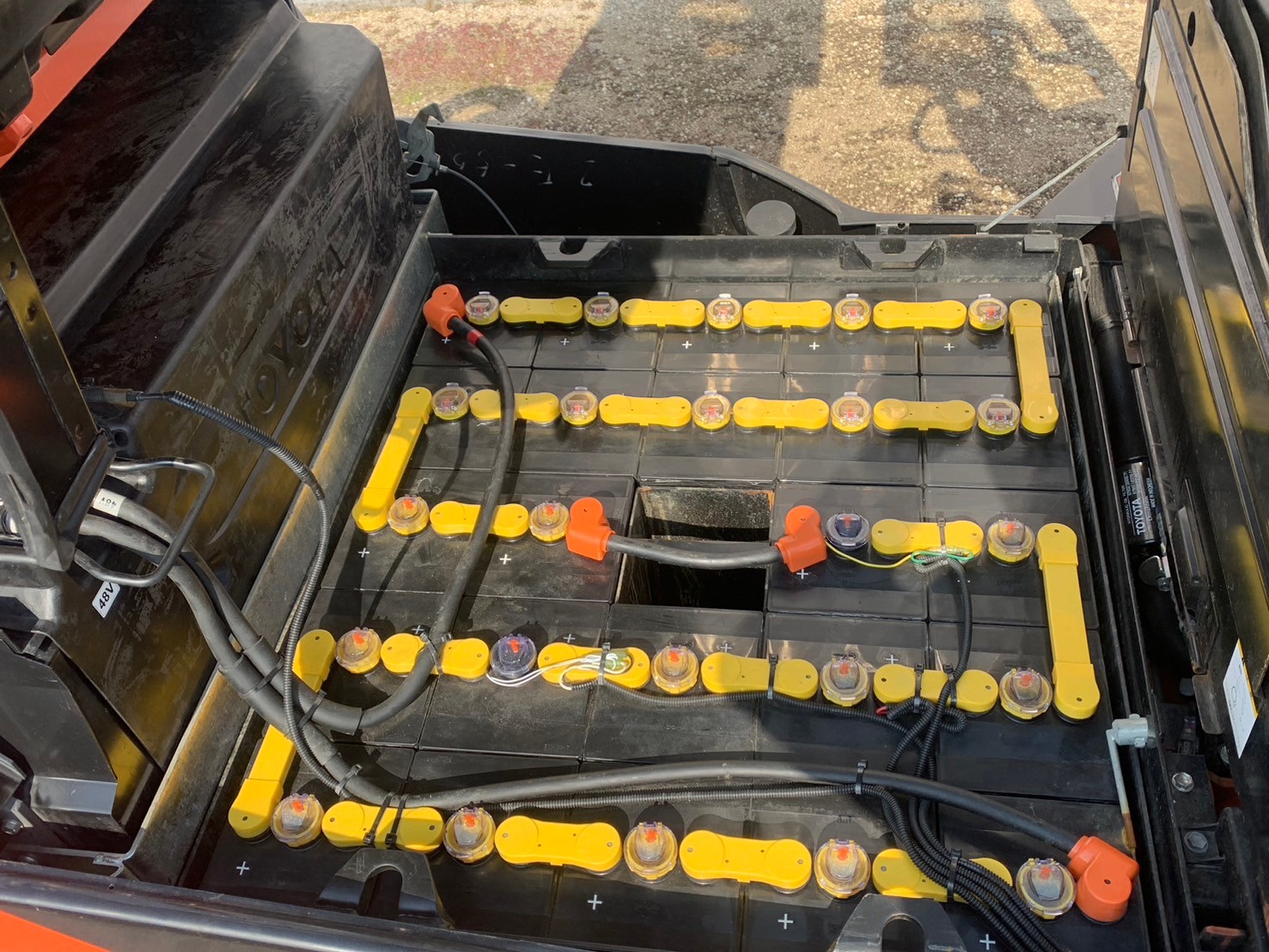 トヨタ中古フォークリフト【8FB25】[No.229]屋内の高所作業に最適な車両です！ | 中古フォークリフト | フォークリフトの中古販売・買取・レンタル・メンテナンスならフジ自動車工業株式会社