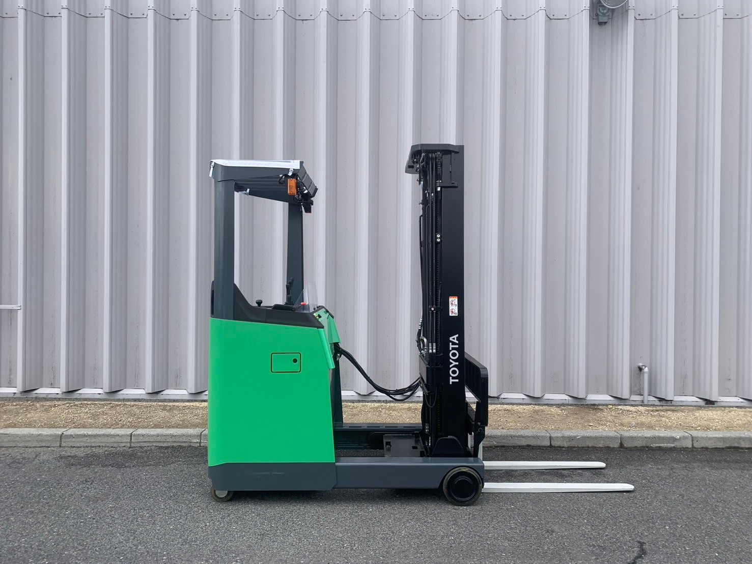 トヨタ中古フォークリフト【8FBR18】[No.242]バッテリーリーチ車 | 中古フォークリフト | フォークリフトの中古販売・買取 ...