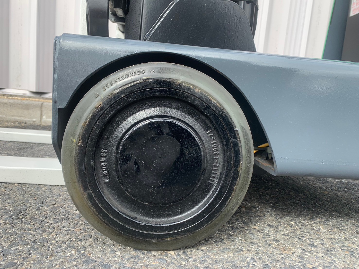 トヨタ中古フォークリフト【8FBR18】[No.242]バッテリーリーチ車 | 中古フォークリフト | フォークリフトの中古販売・買取 ...